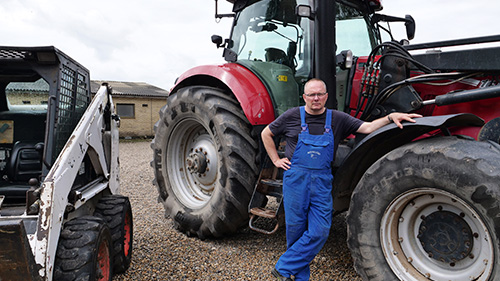 Case: Torben vil undgå bakkeulykker med traktoren og bobcat’en